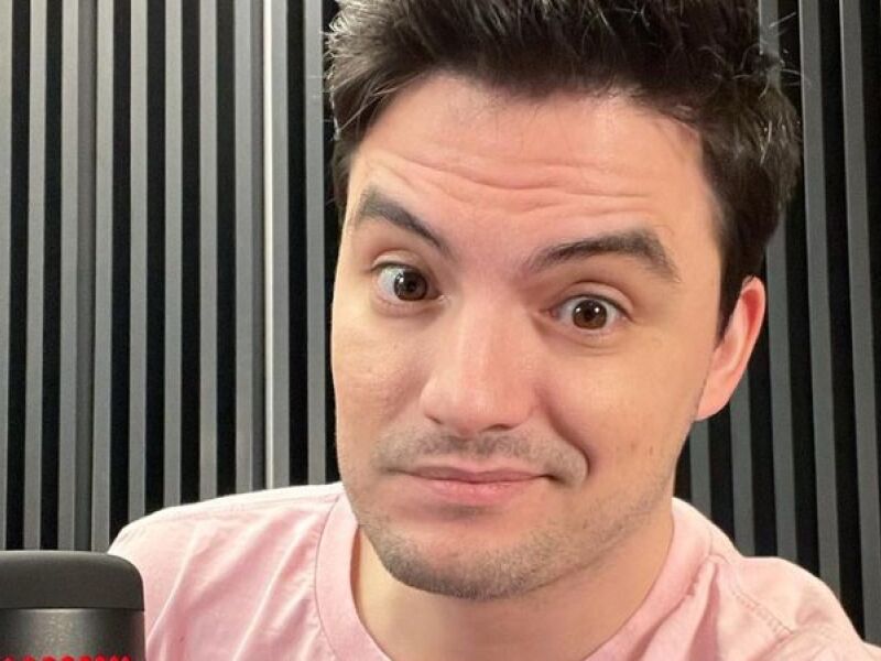 Felipe Neto faz live e bate emissoras de tv - JD1 Notícias