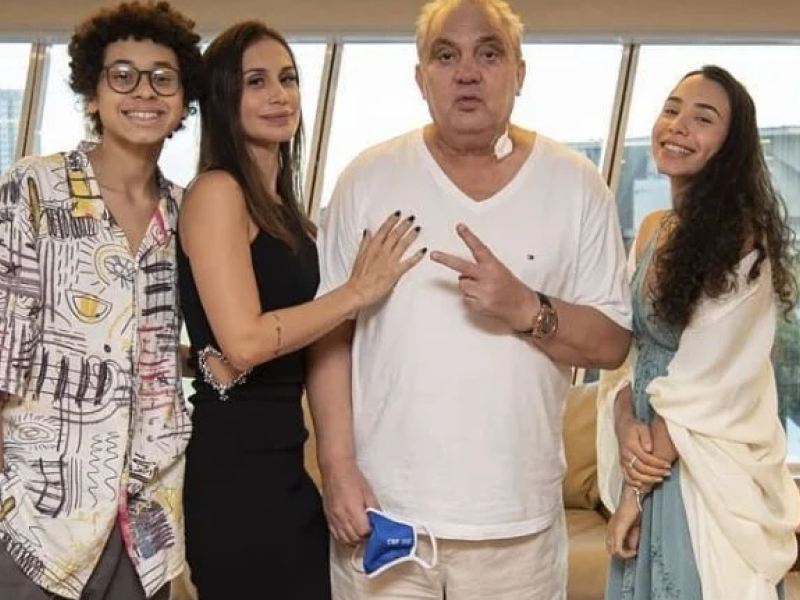 Recuperado, Ex-jogador Branco comemora 57 anos em casa com a família ...