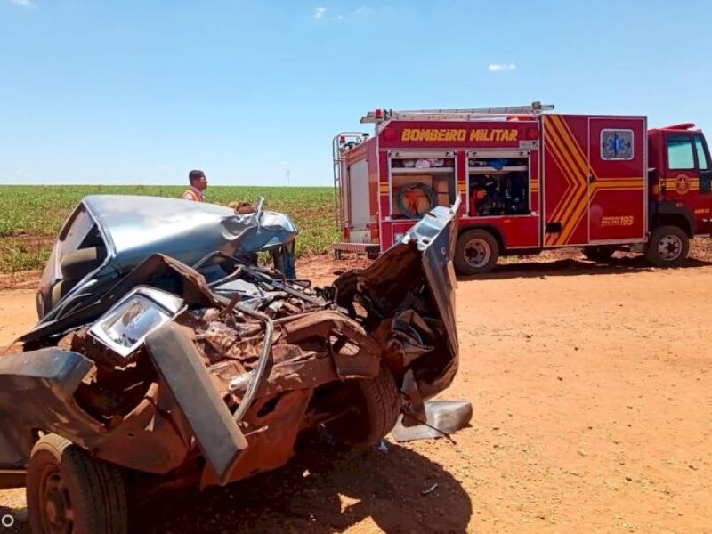 Homem Morre Durante Acidente Entre Carreta E Belina Em Estrada Vicinal