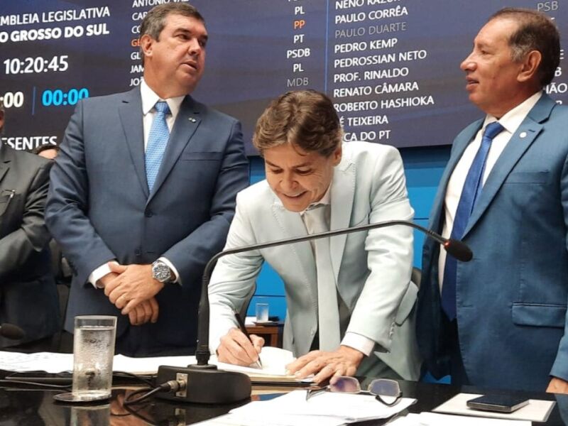 Paulo Duarte toma posse e retorna para 4º mandato na Assembleia - JD1 ...