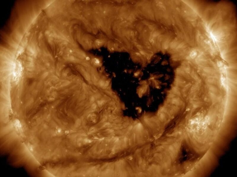 Nasa registra buraco em forma de borboleta na superfície do Sol - JD1 ...