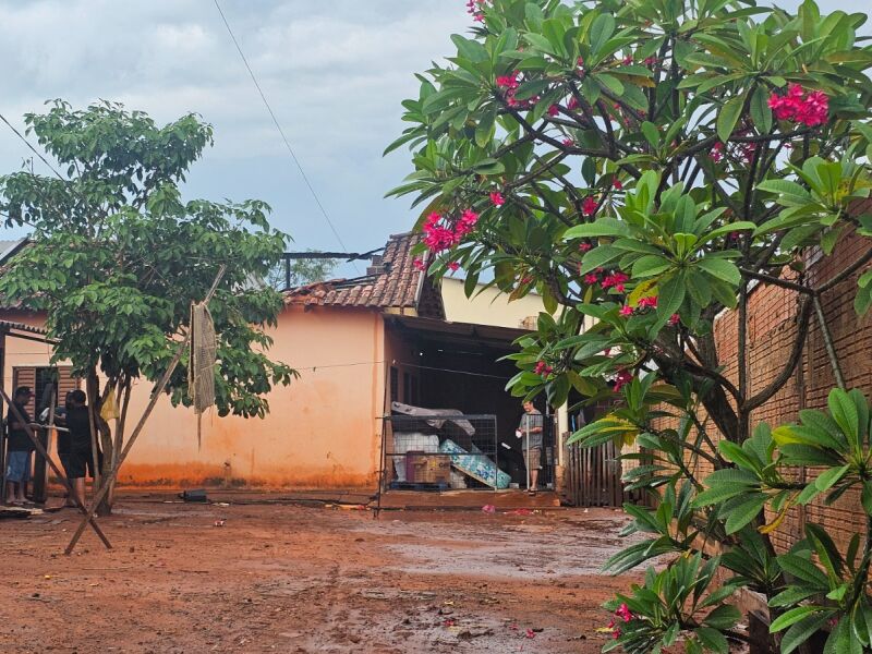 Curto-circuito provoca incêndio e destrói telhado de residência em Nova ...