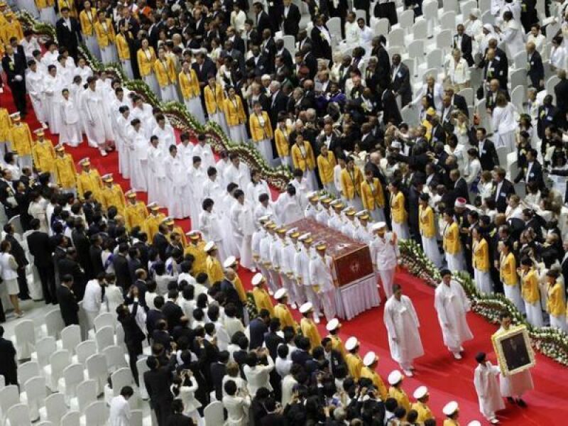 Em funeral para 35 mil pessoas, reverendo Moon é enterrado - JD1 Notícias