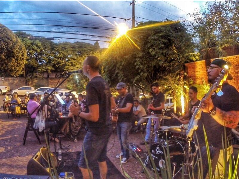 Banda V8 se apresenta neste sábado no Retirinho - JD1 Notícias