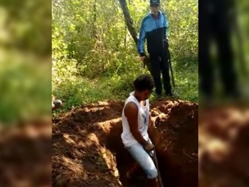 Vídeo Imagens Fortes Cavaram A Própria Cova Antes De Serem